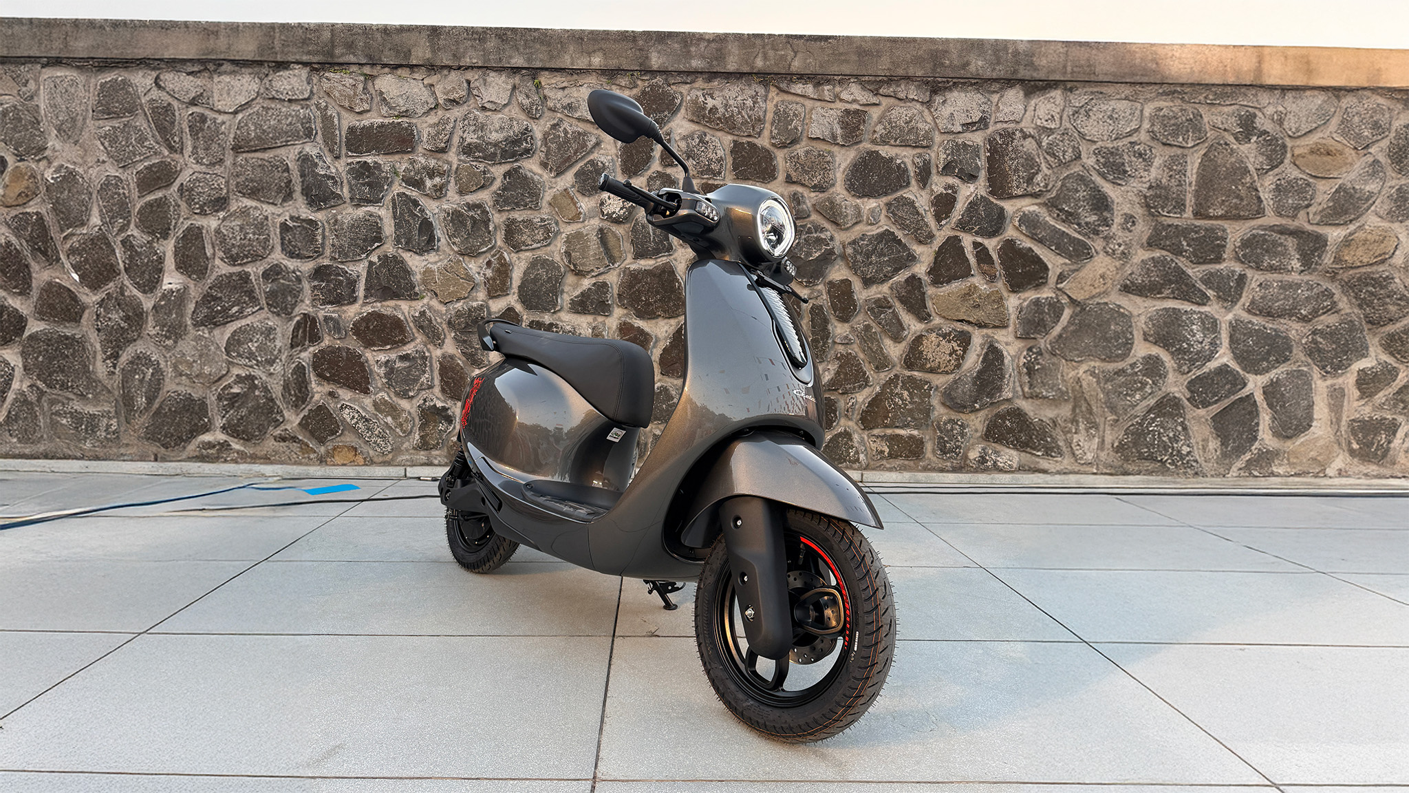 Chetak Electric launches the C25 electric scooter at ₹91,399